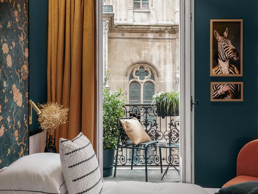 Quarto luxo (Vue Jardin ou Ville) | Frigobar, cofres nos quartos, Wi-Fi de cortesia, roupa de cama