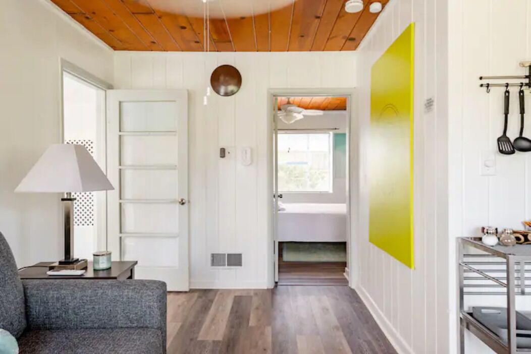 Dora's Lakeside 1940's Fish Camp Cottage - Mount Dora, FL