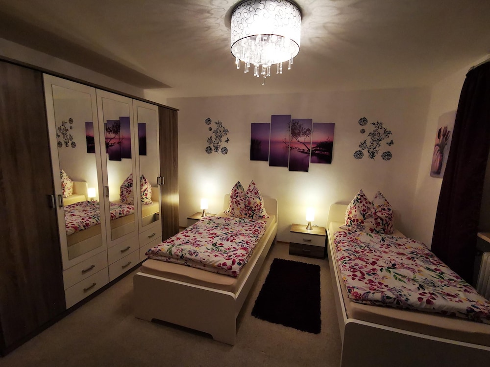 Ferienwohnung 2, Bis 5 Personen, 85 Qm, 2 Schlafzimmer - Traunreut