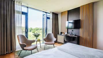 Superior mit Wasserblick | Cofre no quarto, cortinas/cortinados opacos, quartos insonorizados