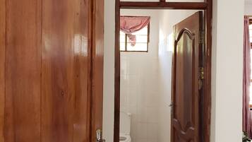 Quarto Duplo Standard | Casa de banho | Toalhas fornecidas