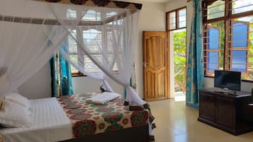 Escrivaninha, Wi-Fi de cortesia, roupa de cama