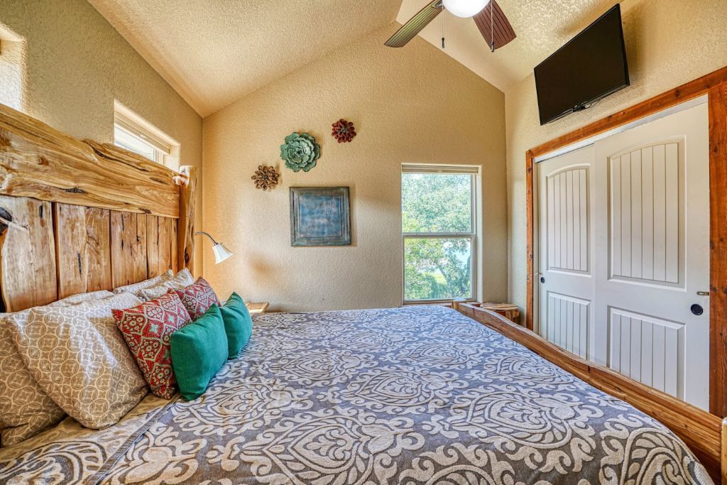 Medina Lake Waterfront Getaway - テキサス州