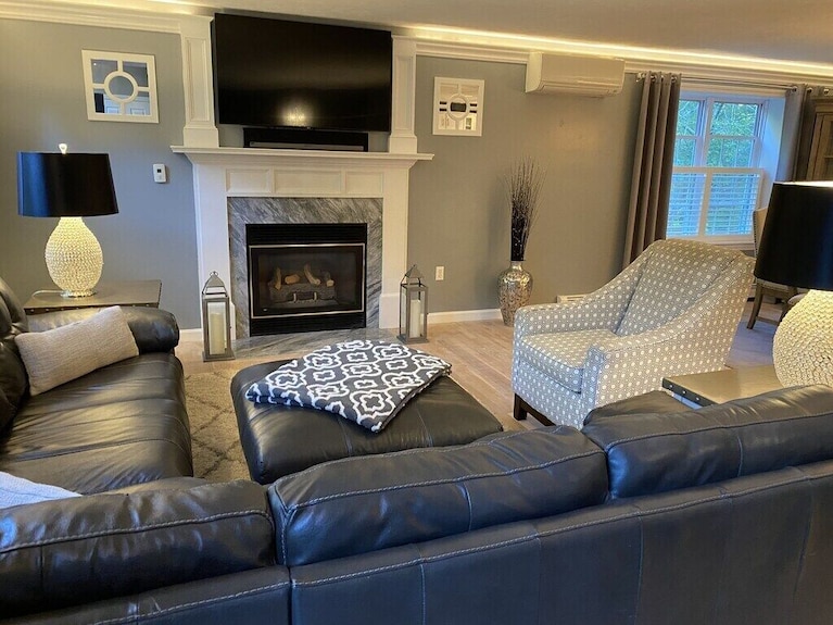 Falmouth Vacation Home At Country Club -Close To Beach, Ferry, Golf And Biking - Mashpee Pond, MA