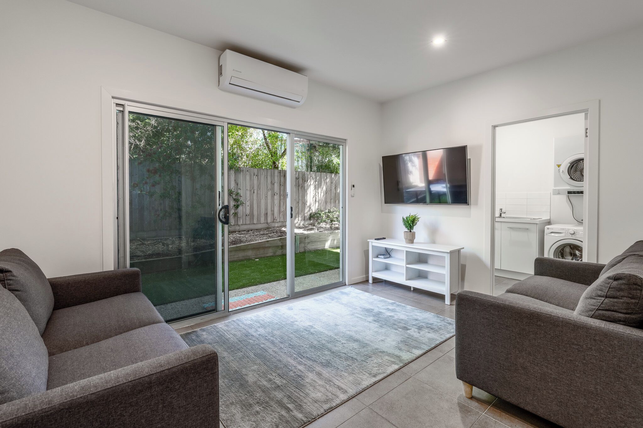 Coastal Comfort, Just A Ocean Glimpse Away Torquay | 4corners Old Torquay - Torquay