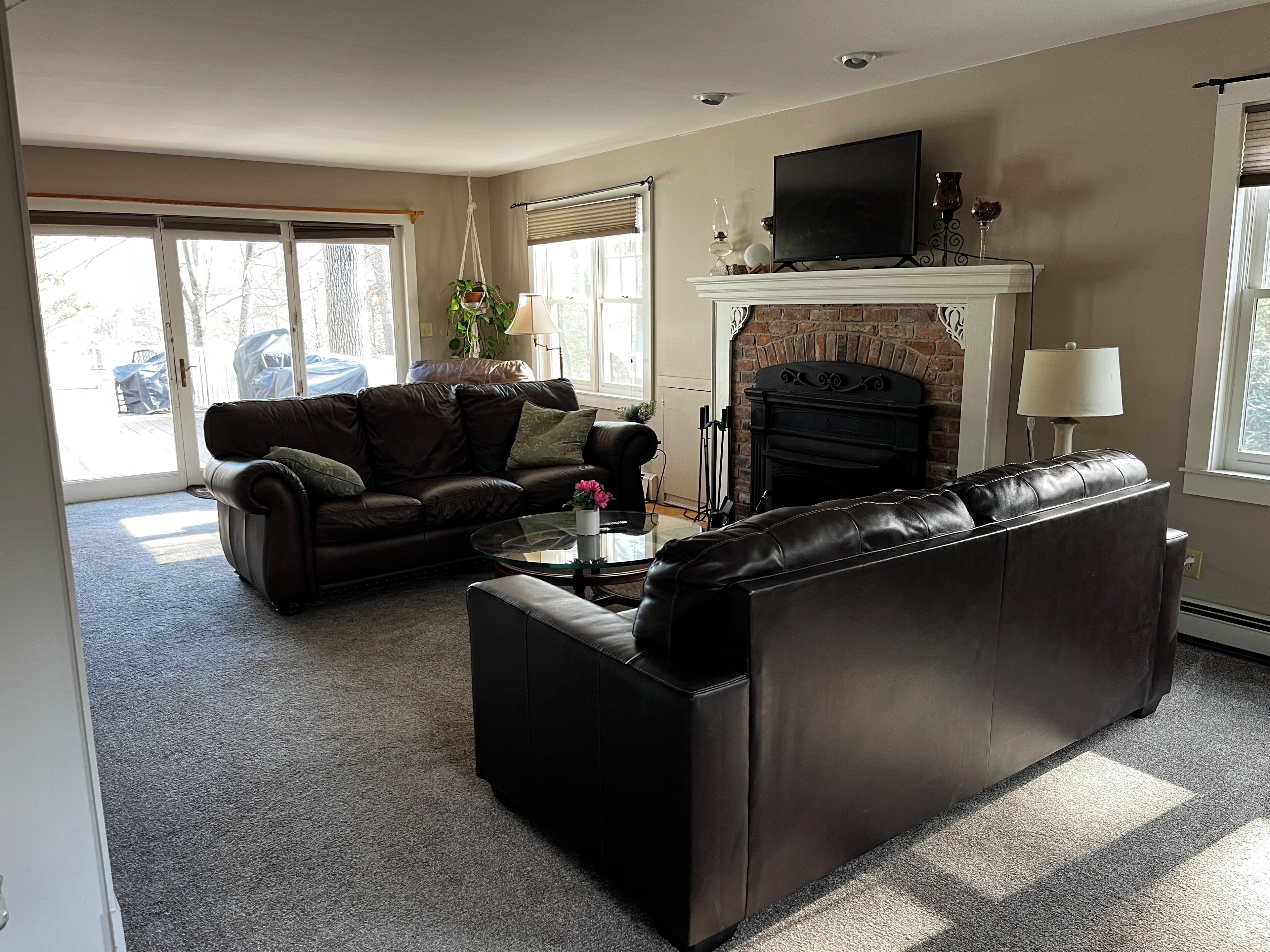 Secluded 2-acre Lakefront Home! Book Your Getaway! - Ashford, CT