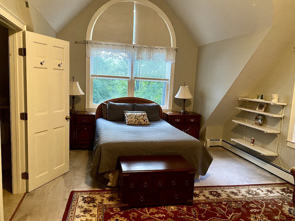 Secluded 2-acre Lakefront Home! Book Your Retreat! - Ashford Lake, CT