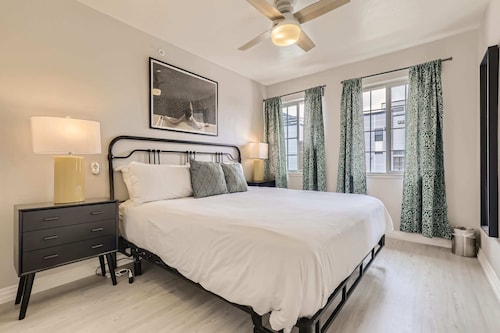Sunny 2-bedroom Condo Close To Downtown! - West Colfax - Denver