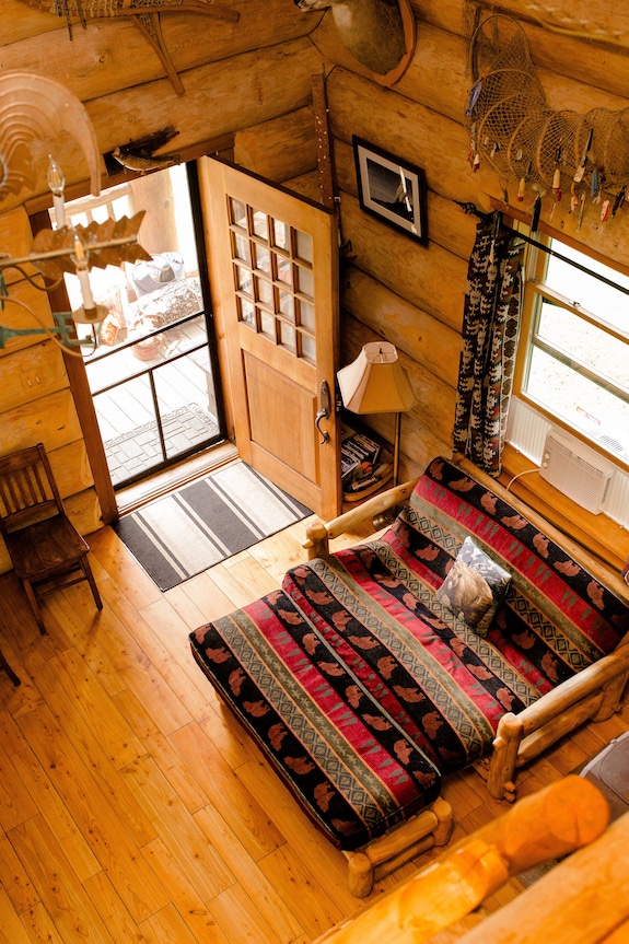Handcrafted Riverfront Cabin On 10 Acres - Pennsylvania
