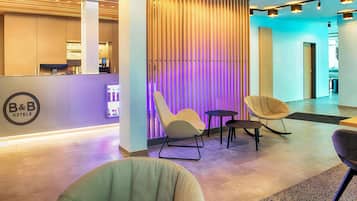 Roupa hipoalergénica, secretária, cortinas/cortinados opacos