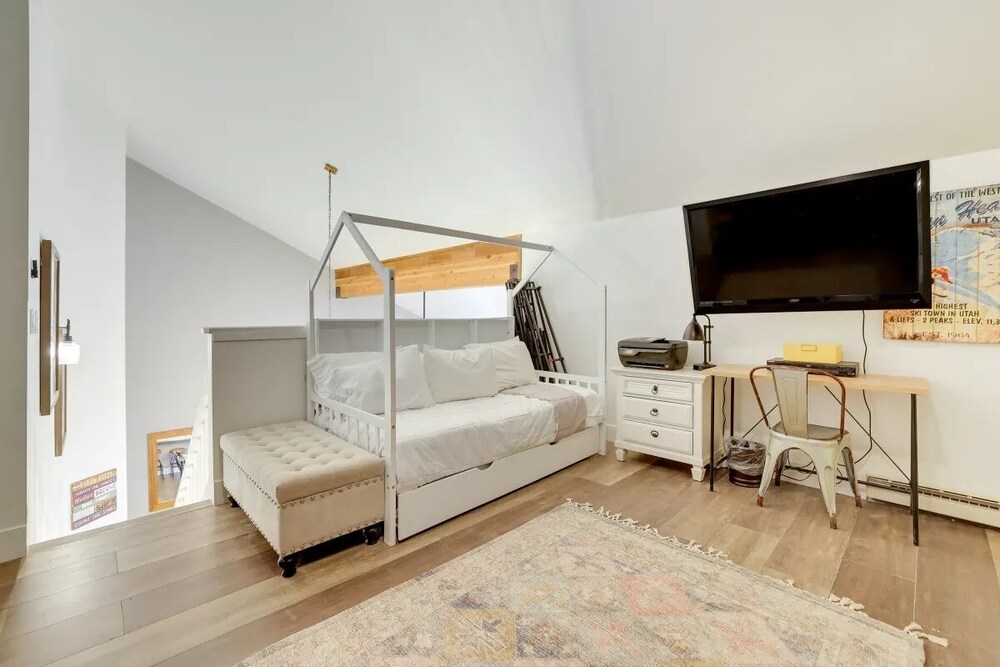 Just Finished Renovations 2023!!! A Lavishly Styled Ski In/out Winter Escape! - Brian Head, UT