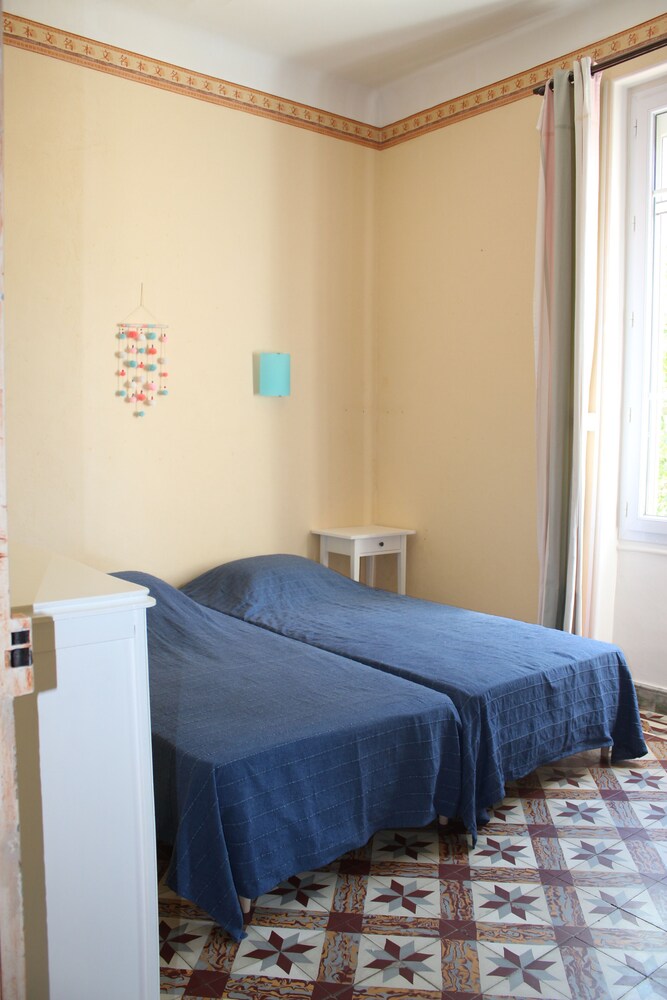 Grande Maison Avec 5 Chambres, 10 Couchages Et Un 1 Lit Bébé - Orange