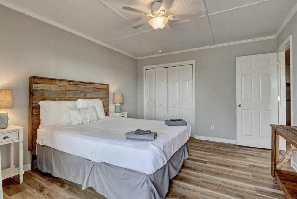 Beachfront Daze, Oceanfront With Pool - Carolina Beach, NC