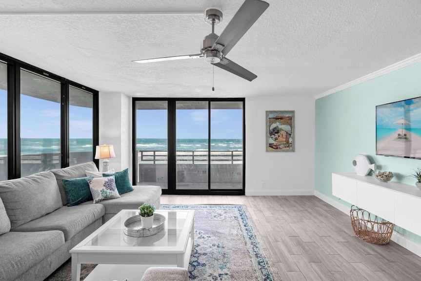 Breathtaking Oceanfront Views! Balcony! Private Pool, Beach Access, Daytona! - Ormond Beach, FL