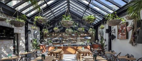 3 bares/lounges, este bar no lobby do hotel