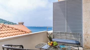 Quarto Twin Comfort, varanda, vista para a baía | Terraço/pátio interior