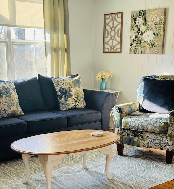 Clean, Comfy And Cute Farmhouse Between Joplin And Neosho, Easy Access To I-49. - Missouri