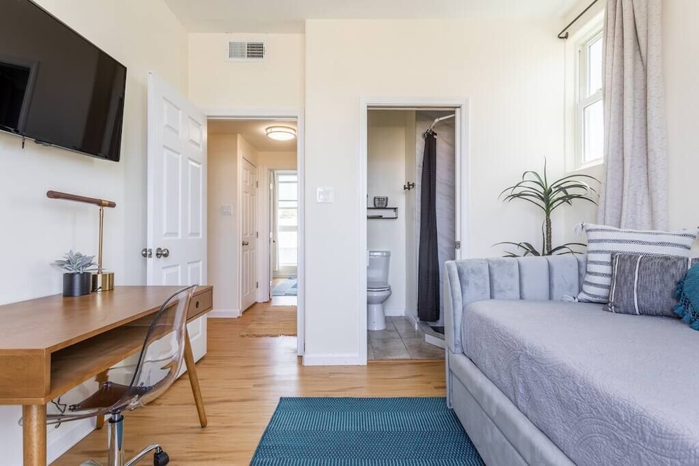 Ocean View Hot Tub Luxe House Steps To Sand - Redondo Beach, CA