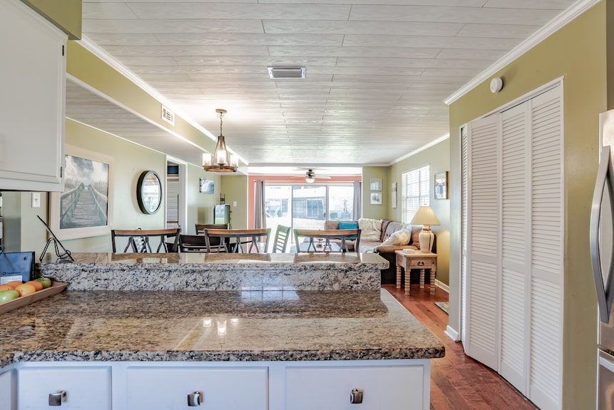 East End Beach Side Bungalow - Dauphin Island, AL