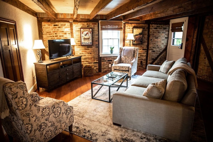 Modern. Cozy. Historic - In The Heart Of Downtown Lewisburg! - White Sulphur Springs, WV