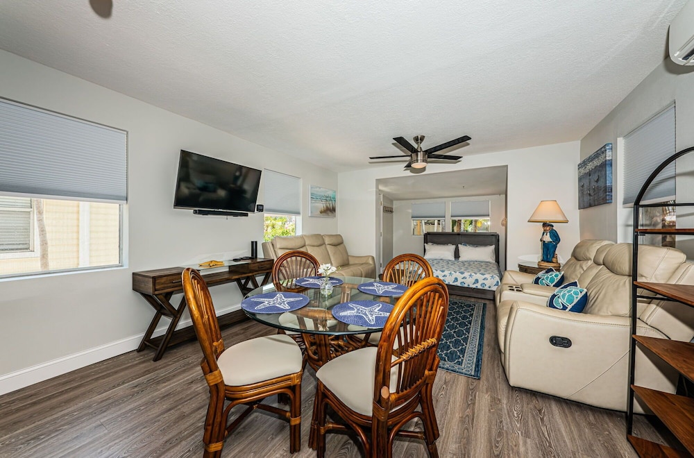 New Listing Sunset Tropical Beach Bungallow - St. Pete Beach, FL