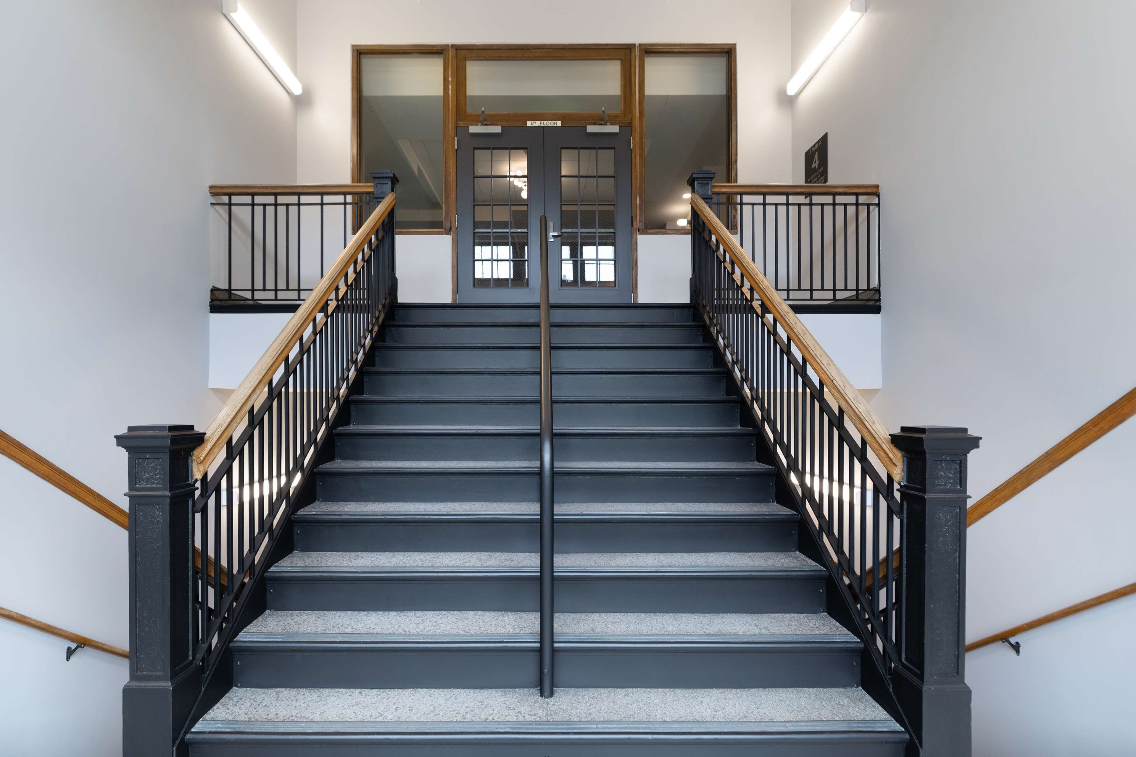 Corrimãos nas escadas