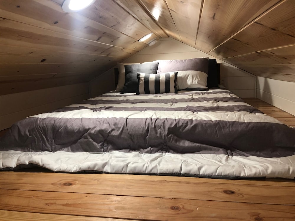 Our Little Acorn Tiny House - Menifee County