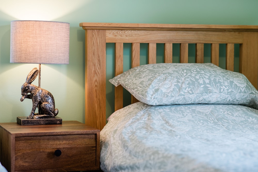 A Cosy Cottage In Shanklin Old Town With 15% Off Red Funnel Travel. - Shanklin