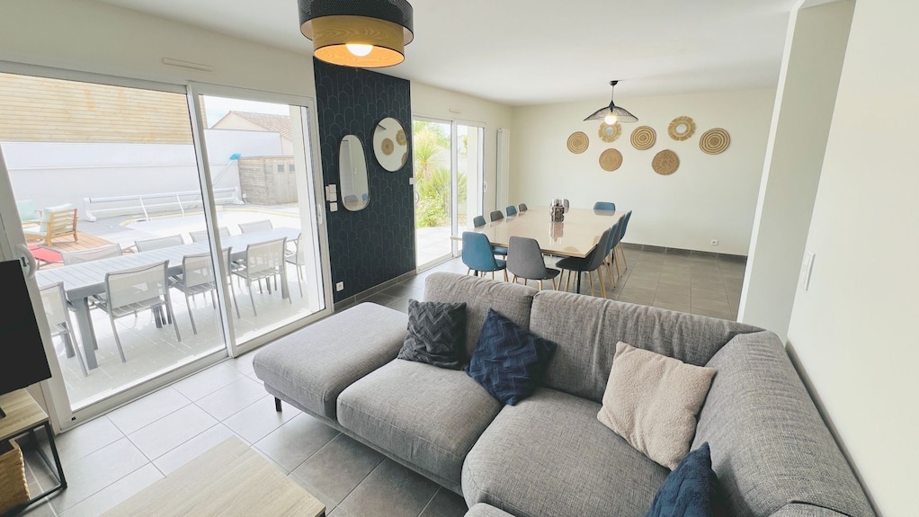 Maison Tout Confort Bord De Mer, Piscine, 140m², 5 Bedrooms - France