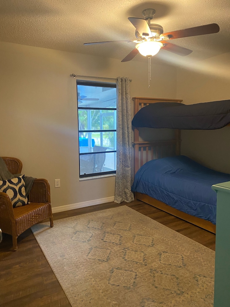 Private Home W/ Large Lanai & In-ground Pool. 7 Mins To Manasota Key Island/ Be - Englewood, FL