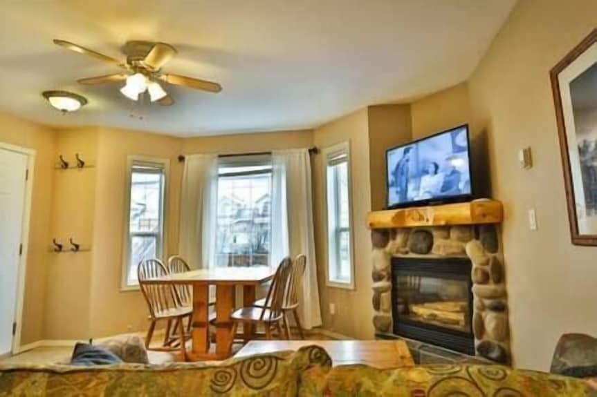 2 Bdr Townhouse / Mountain Views / Patio - Fernie