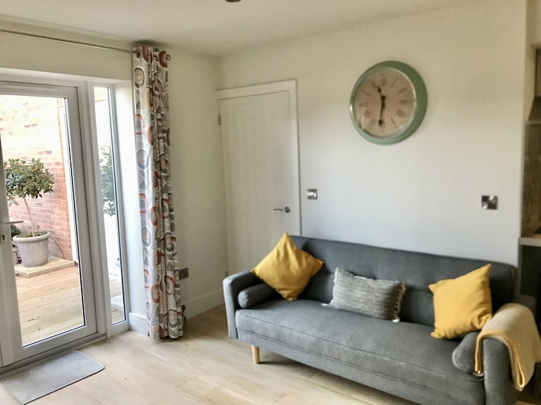 Entire Stylish Garden Apartment 2 Double Ensuite Bedrooms Sleeps 4 Pet Friendly - Cambridgeshire
