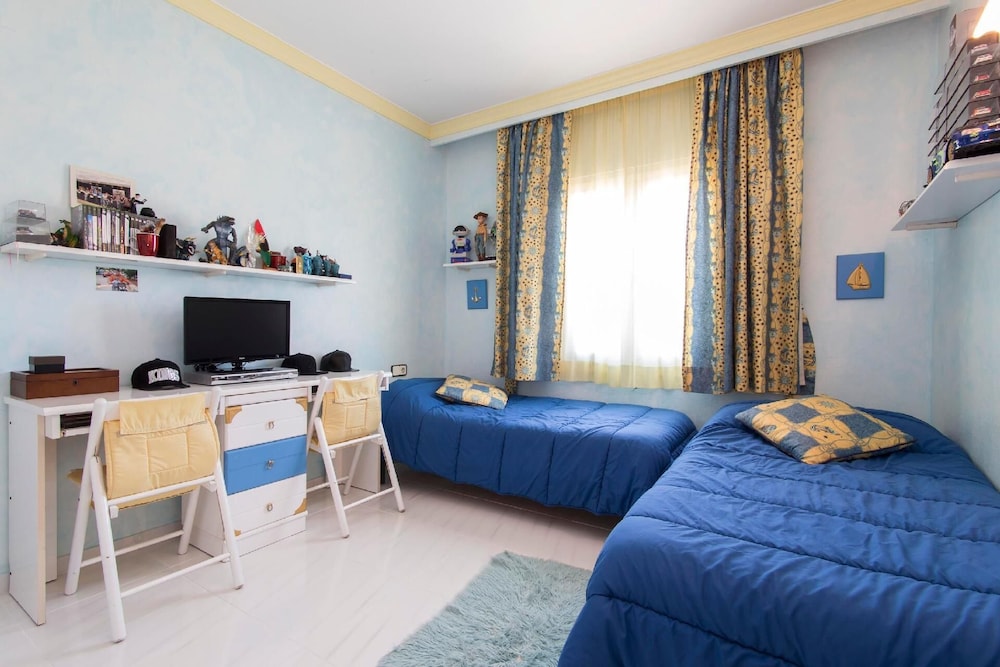 Holiday House Son Ferrer For 1 - 8 Persons With 3 Bedrooms - Row House - Santa Ponsa
