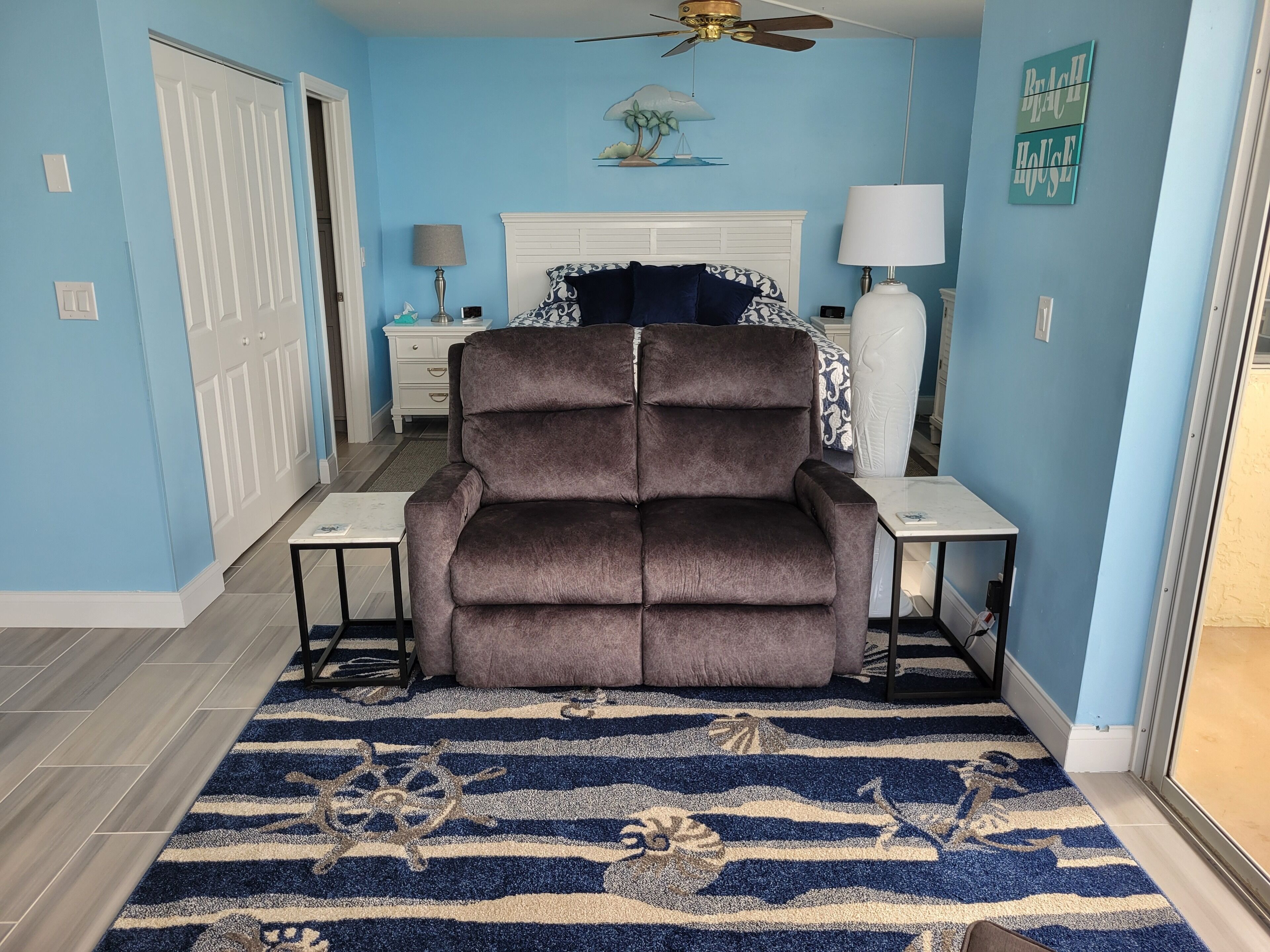 Beautiful Direct Gulf Front Condo Fort Myers Beach 903b - Fort Myers Beach, FL