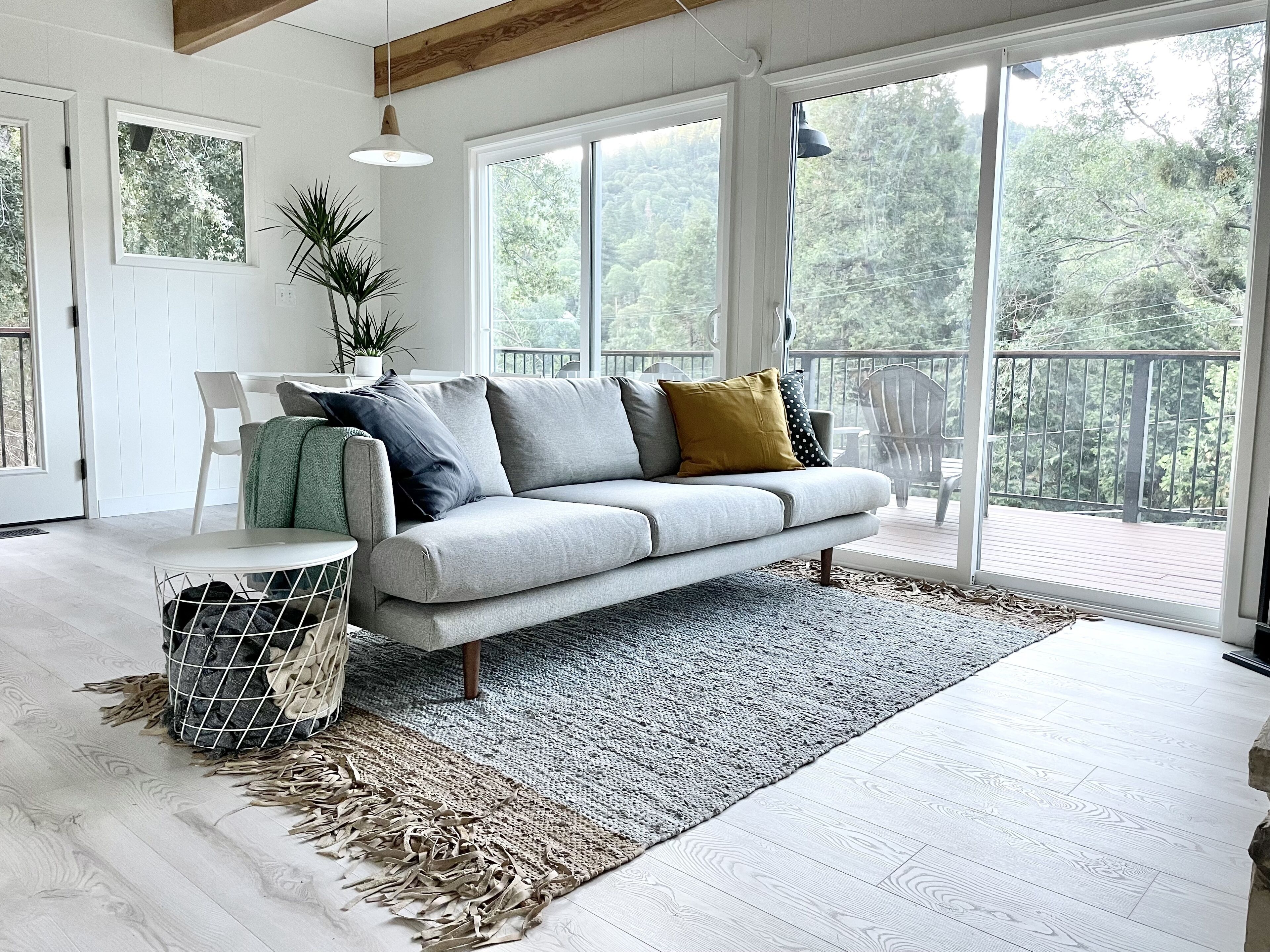 Sun-filled Modern Mountain Cabin - Crestline, CA
