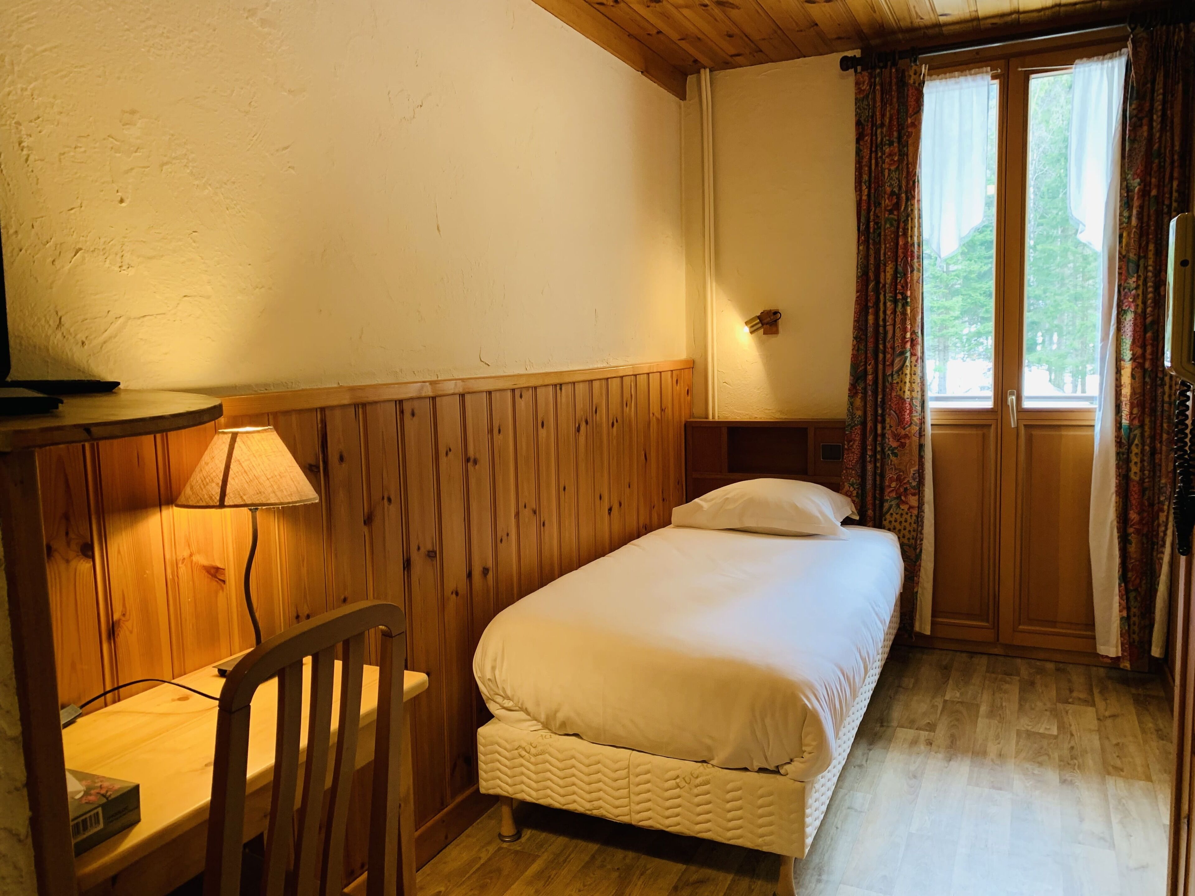 Chambre Single Vue Montagne | Cofre no quarto, com decoração personalizada 