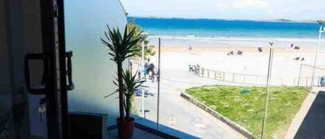 Apartamento, várias camas | Varanda
