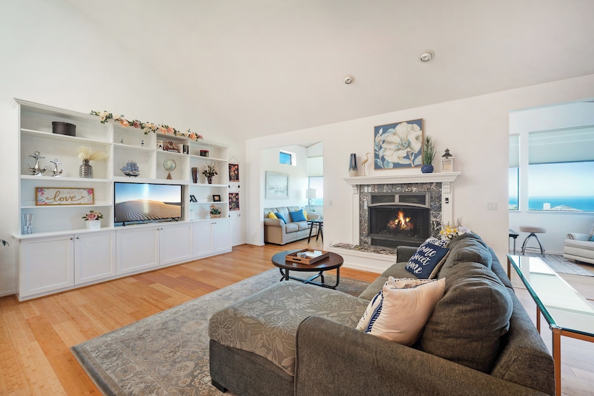 3bd2.5ba Ocean/mountain View Single Level Spacious House Sleeps 8 - Bodega Bay, CA