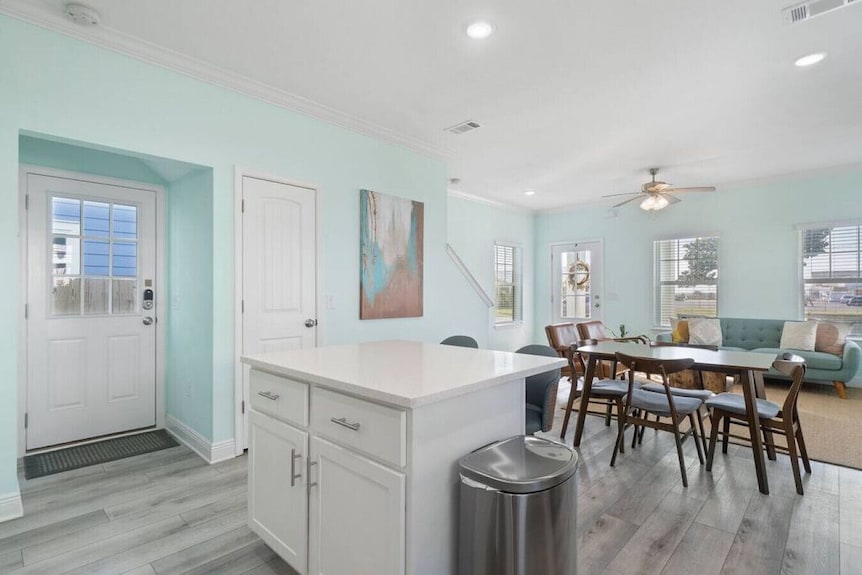 Walk To Downtown + Seafood Market. *Bay Views* - Pensacola, FL