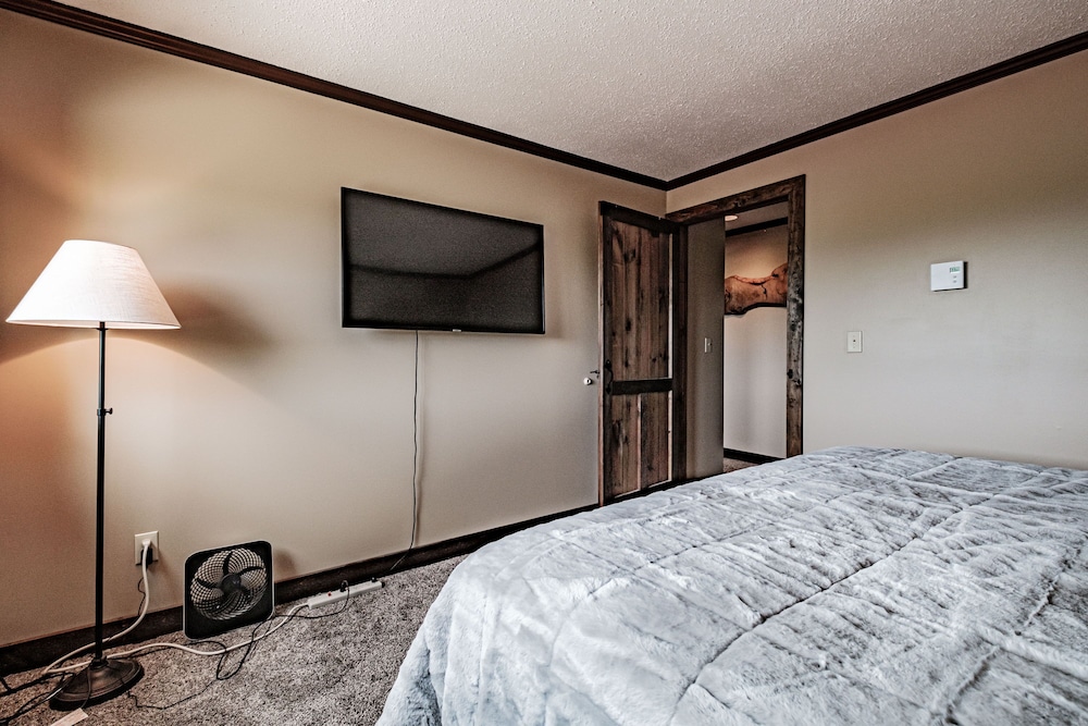 On Mountain Two Bedroom Unit Sleeping 6 - Maine