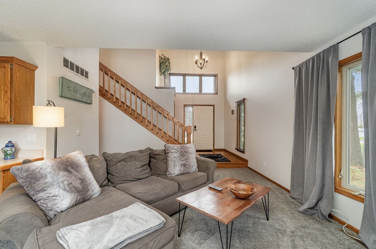 2bed 1 1/2 Bath Plus Office With Futon, Nice Area Of Saginaw! Sleep Up To 6 Ppl - Saginaw, MI