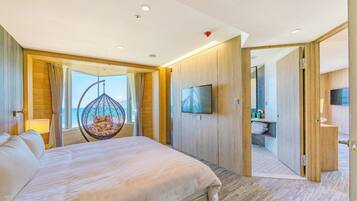 Quarto | Roupa de alta qualidade, edredões de penas, minibar, cofre no quarto