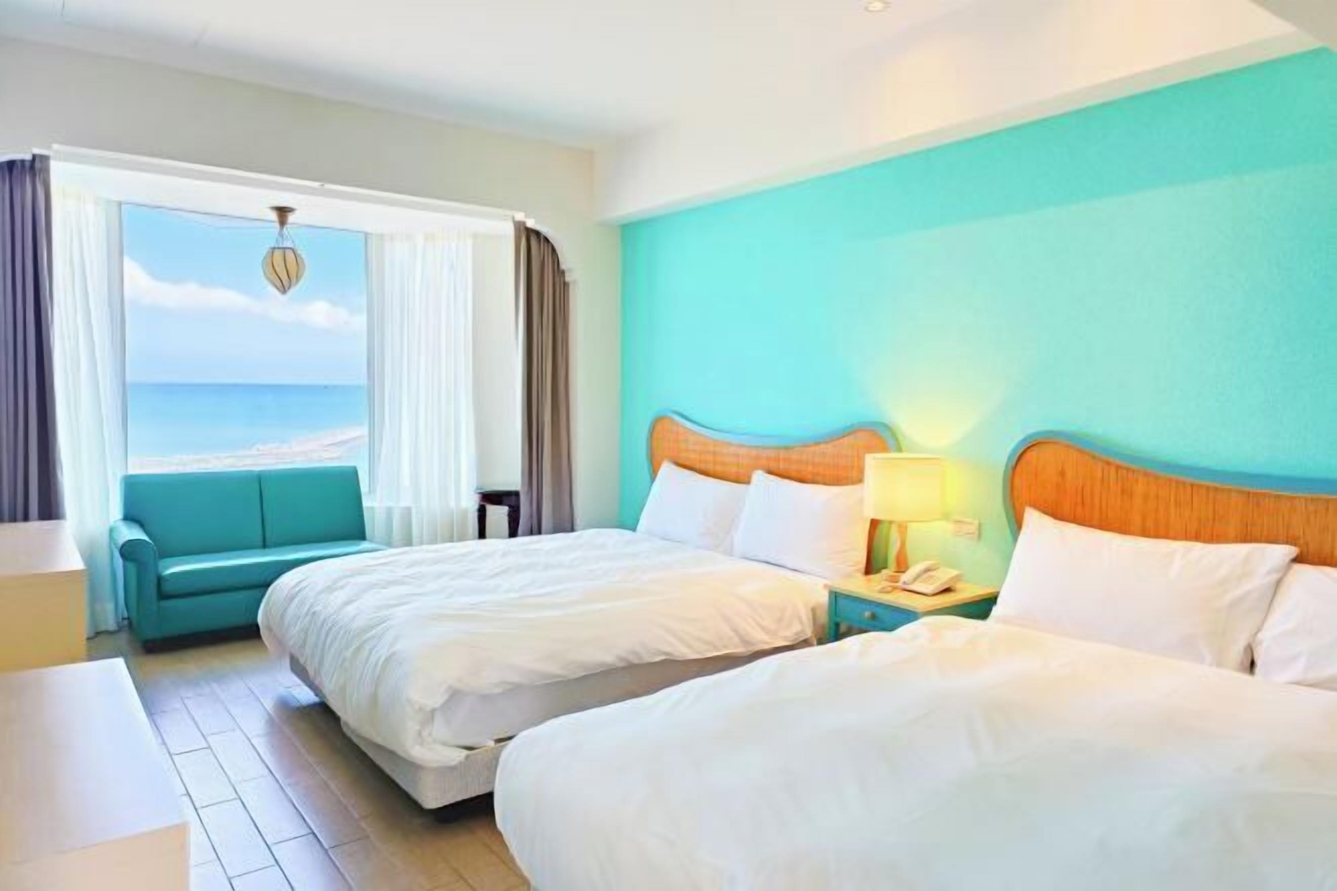 Roupas de cama premium, edredons de pluma, frigobar, cofres nos quartos