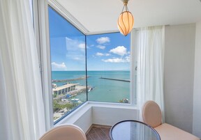 Quarto Quádruplo Clássico, vista para o oceano | Terraço/pátio interior