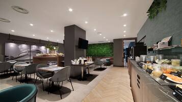 Café da manhã continental todos os dias (EUR 10 por pessoa)