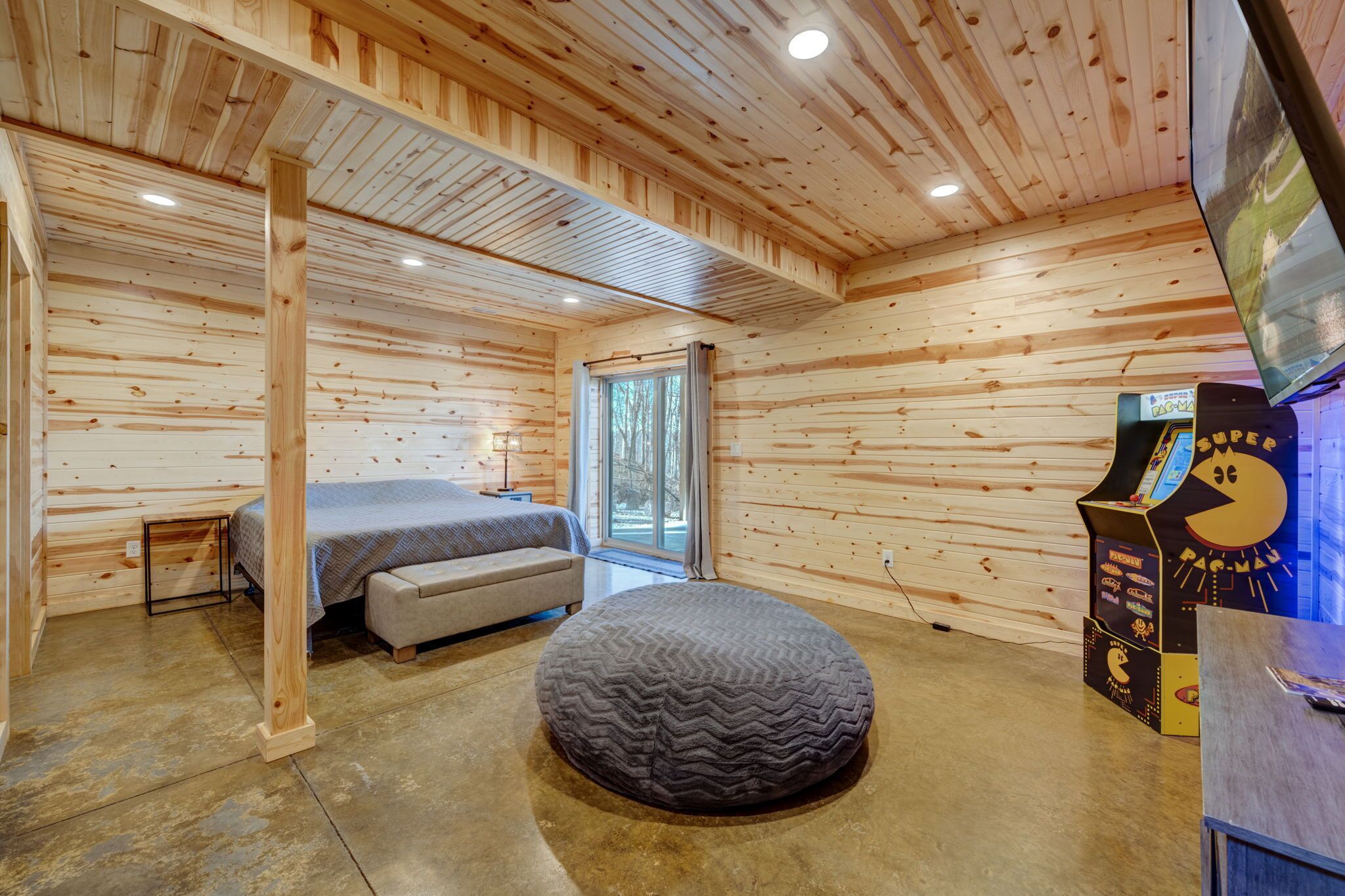 Hocking Hills Cabin ~ Syrah ~ Hot Tub ~ Wifi ~ Firepit - 6 Guests! - Hocking Hills State Park, OH