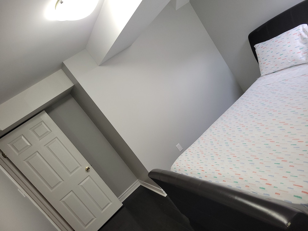 Newly Built Entire Basement Apartment In Brampton By Mount Pleasant Go Station - Brampton