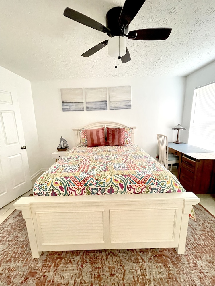 Entire Beautiful 3 Bedroom Townhouse 5 Min Drive To The Beach - Panama City Beach, FL