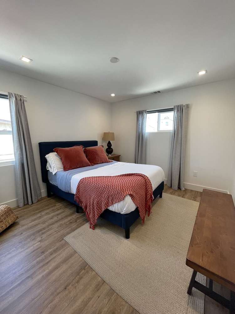 Across From The Sand 1br 1 Ba + Nook & Parking - Splish Splash, San Diego