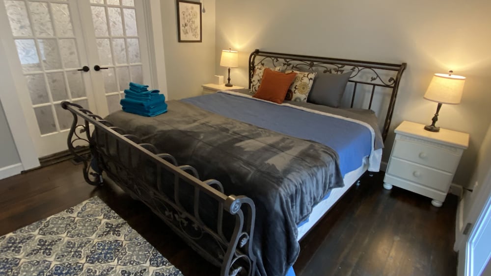 Olive House W/wet Room – Near Asheville & Biltmore - Clean And Pup-friendly! - Asheville, NC